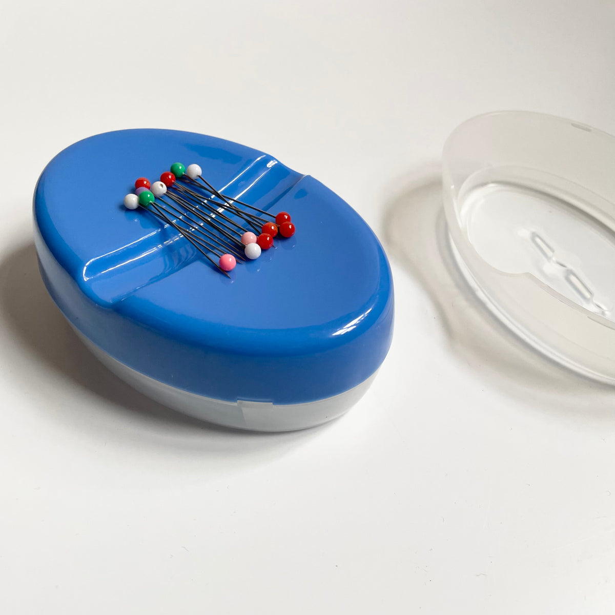 Dritz Ultimate Magnetic Pin Caddy – Bolt & Spool